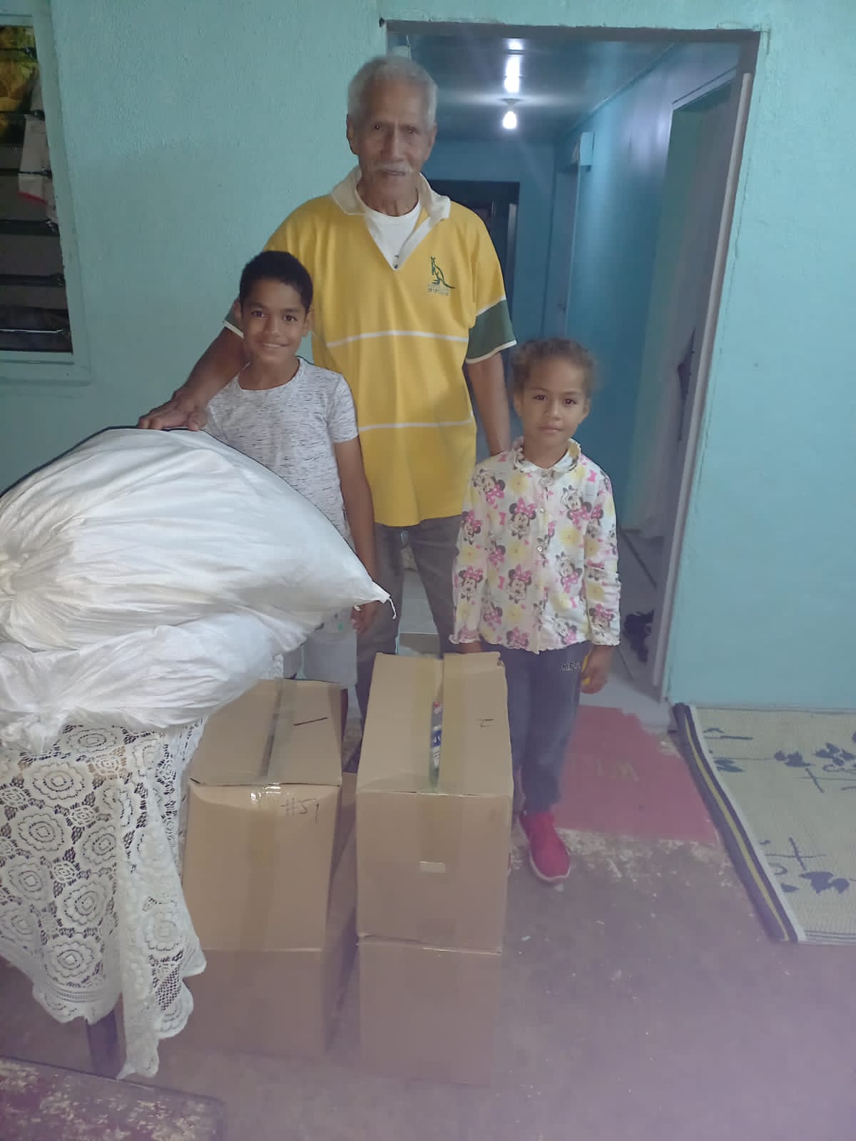 Specialised Lights donation to Niu’eiki Hospital. – HER MAJESTY QUEEN ...