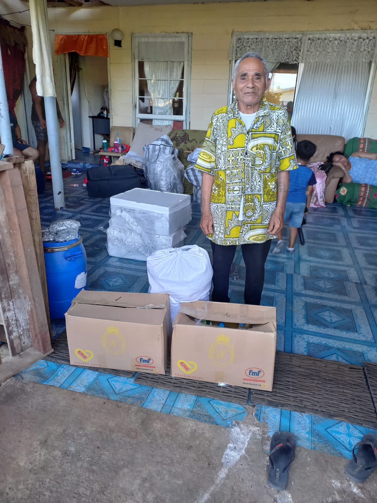 Specialised Lights donation to Niu’eiki Hospital. – HER MAJESTY QUEEN ...